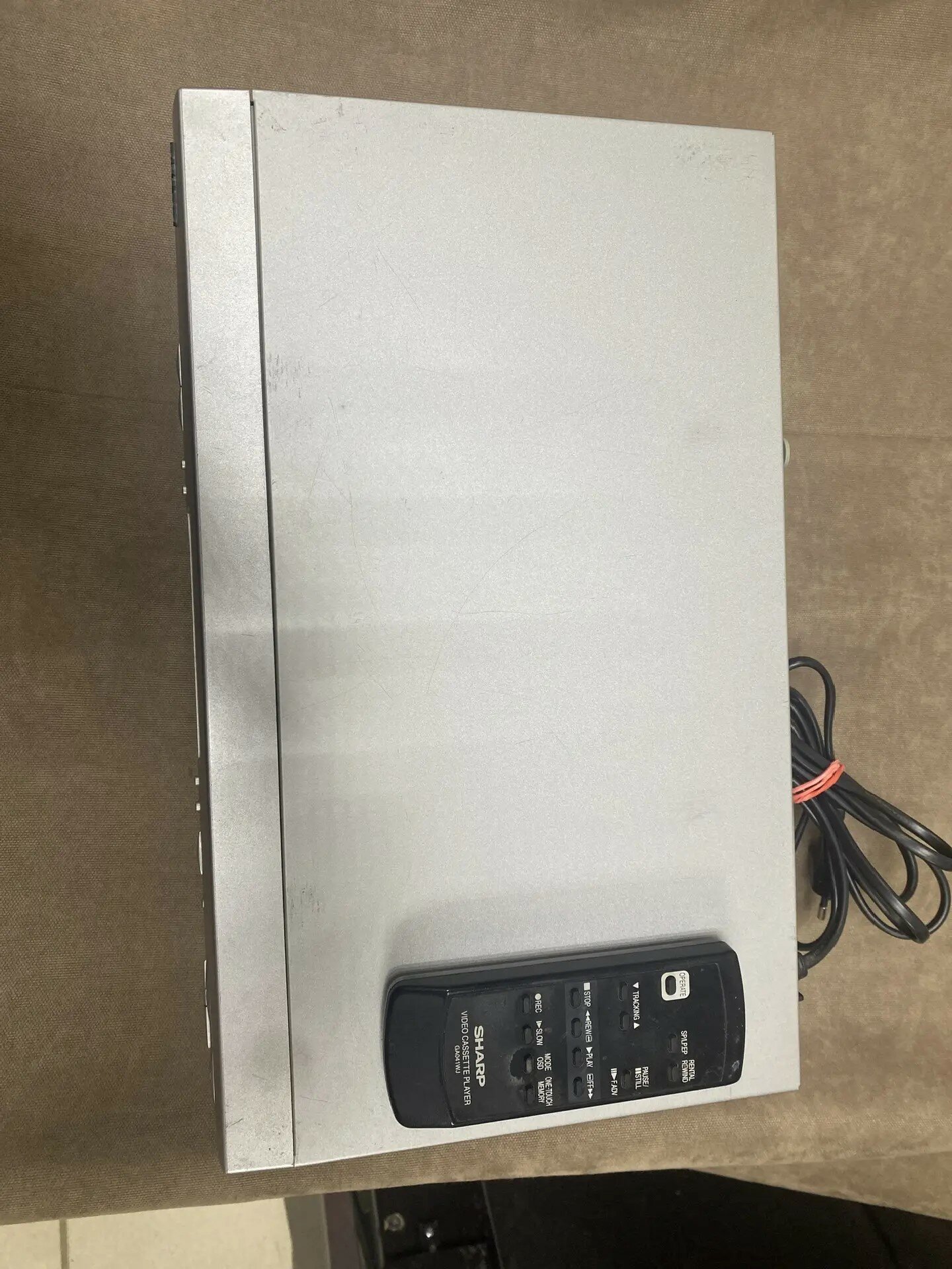 Sharp VC-A50SRU — кассетный видеоплеер VHS, пишущий видеомагнитофон