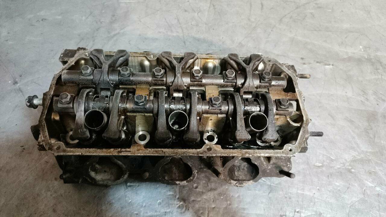 Головка блока цилиндров левая Chrysler Stratus 1999