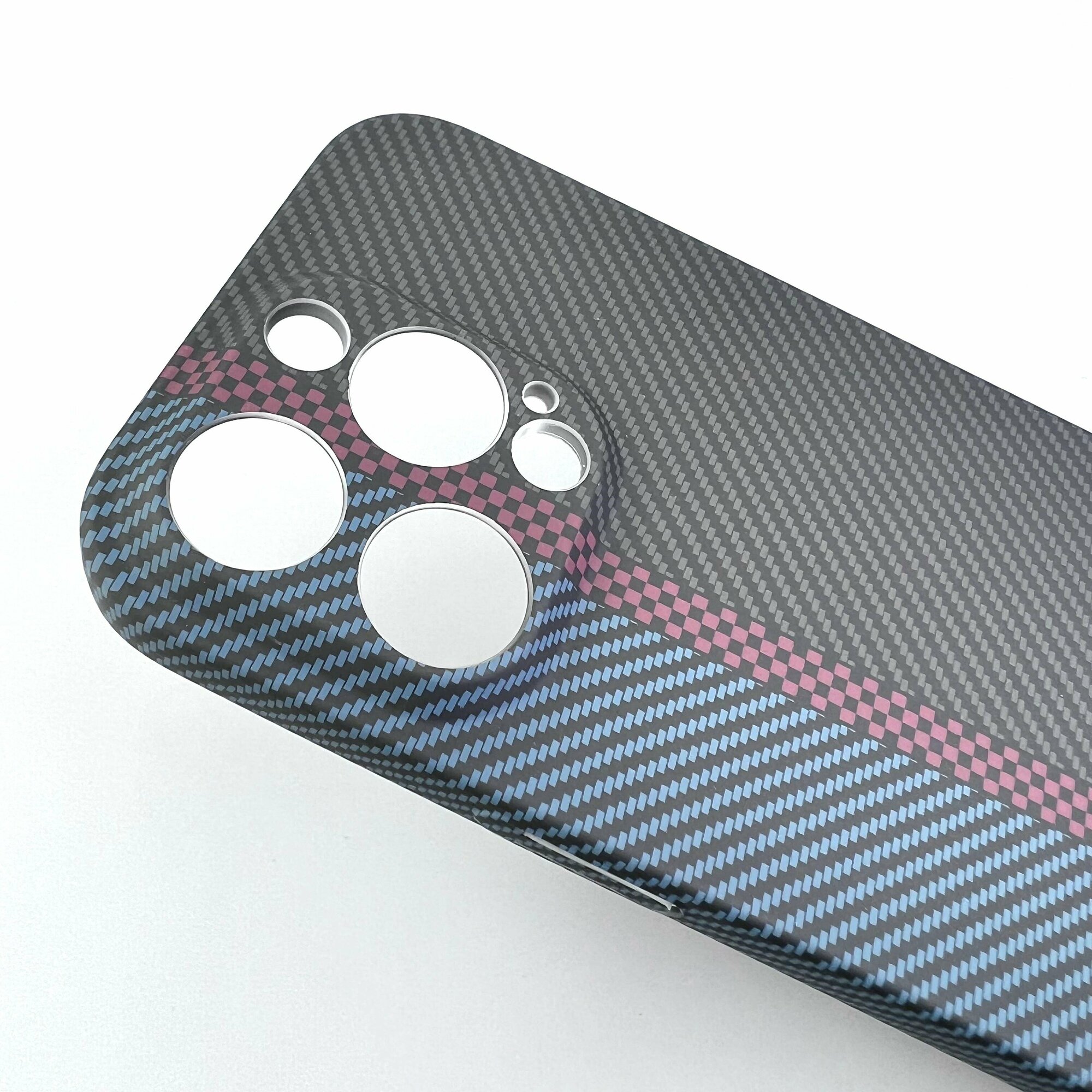 Чехол для Iphone 13 Pro Max из ударопрочного пластика под карбон Luxo