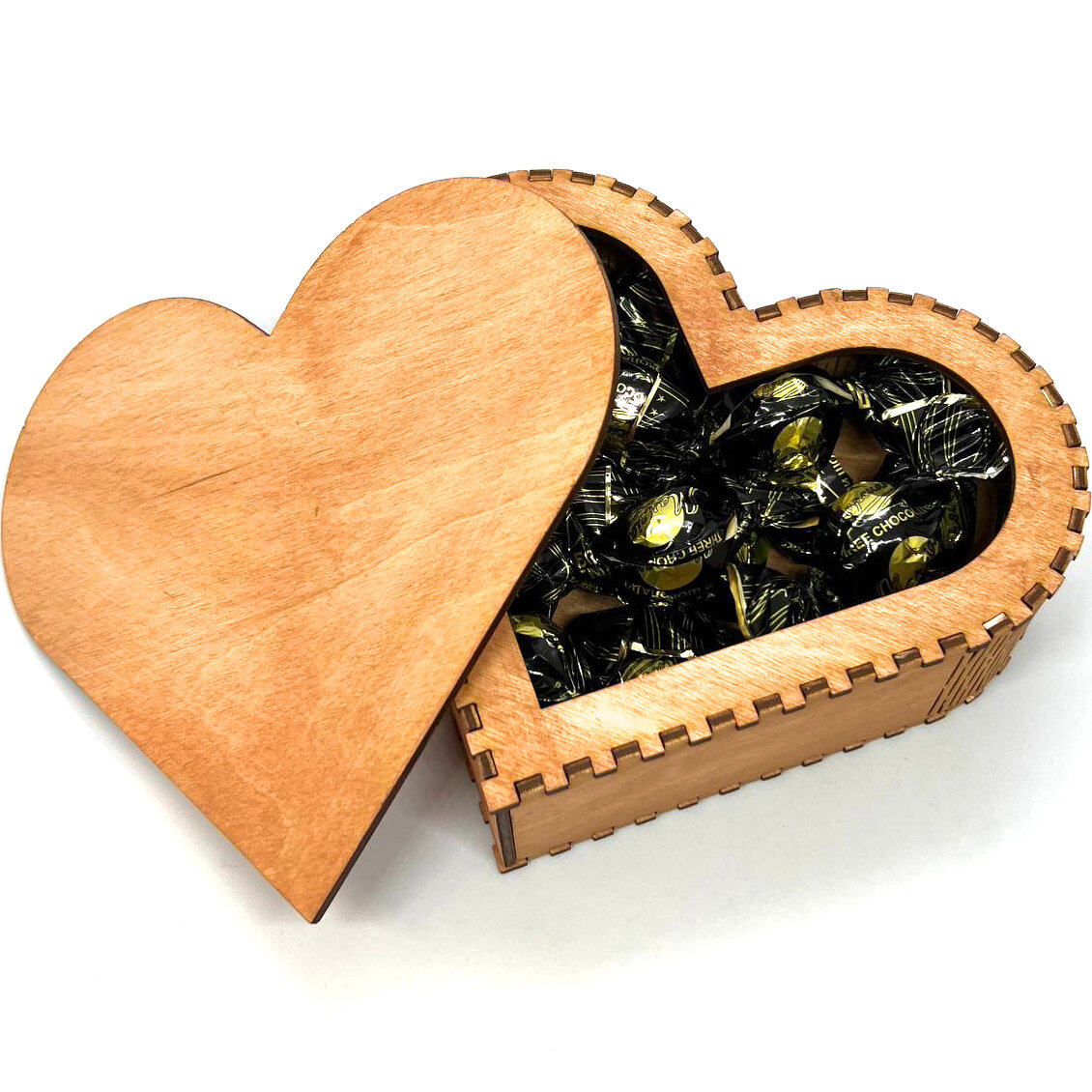 Деревянная подарочная коробка в форме сердца