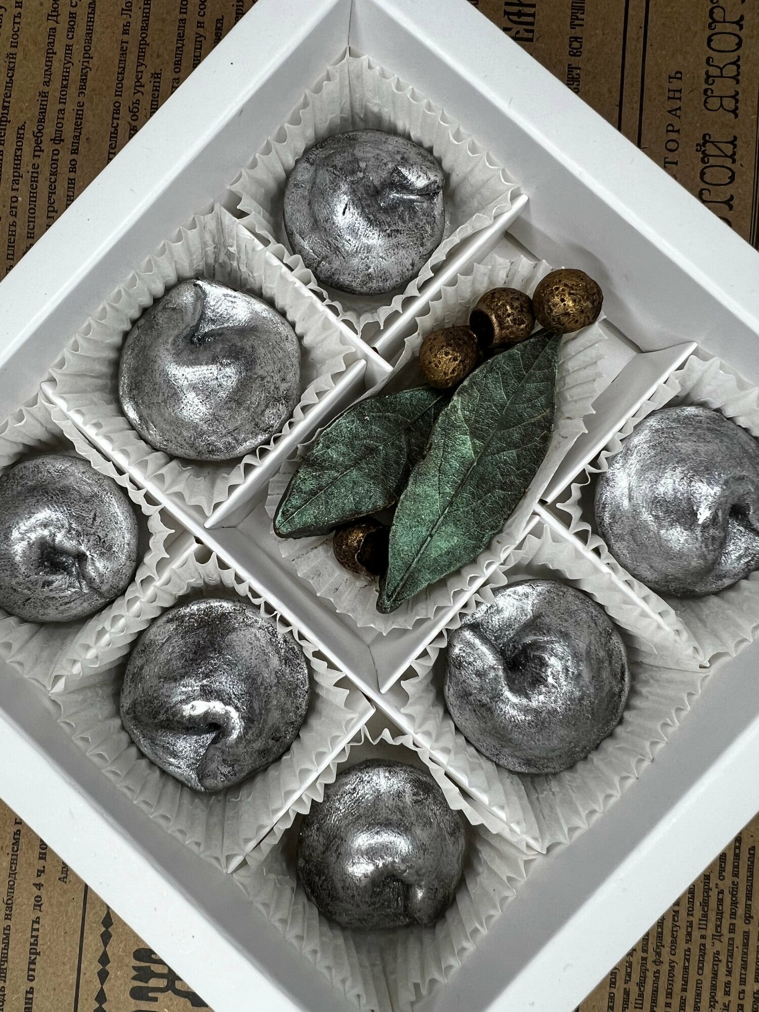 Подарочный набор Aramiska "Шоколадные Пельмени", темный шоколад, ручная работа