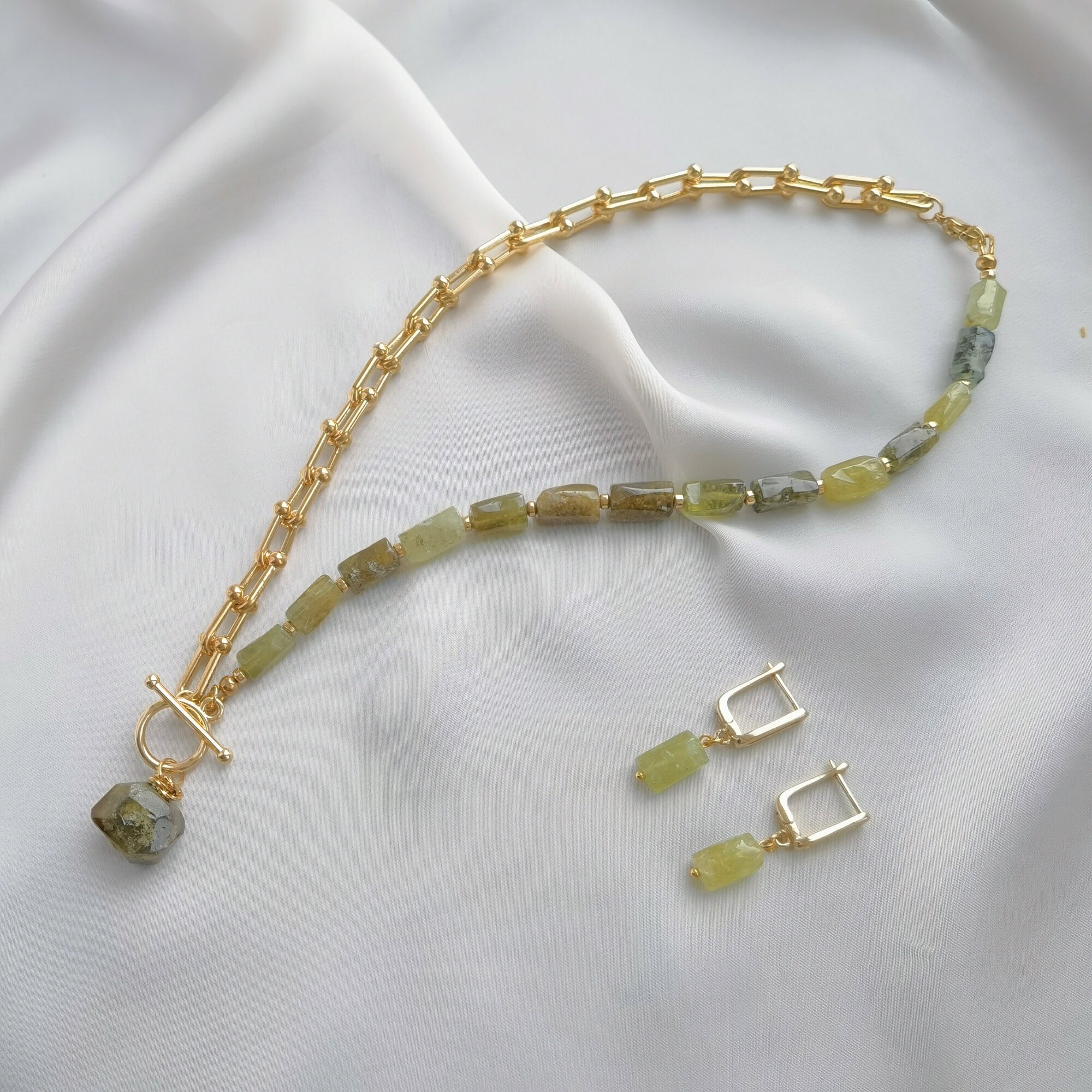 Комплект бижутерии: серьги, колье, гранат, гроссуляр