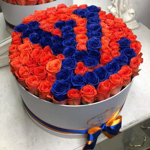 Букет живых цветов, розы в шляпной коробке Louis Vuitton 101 шт.