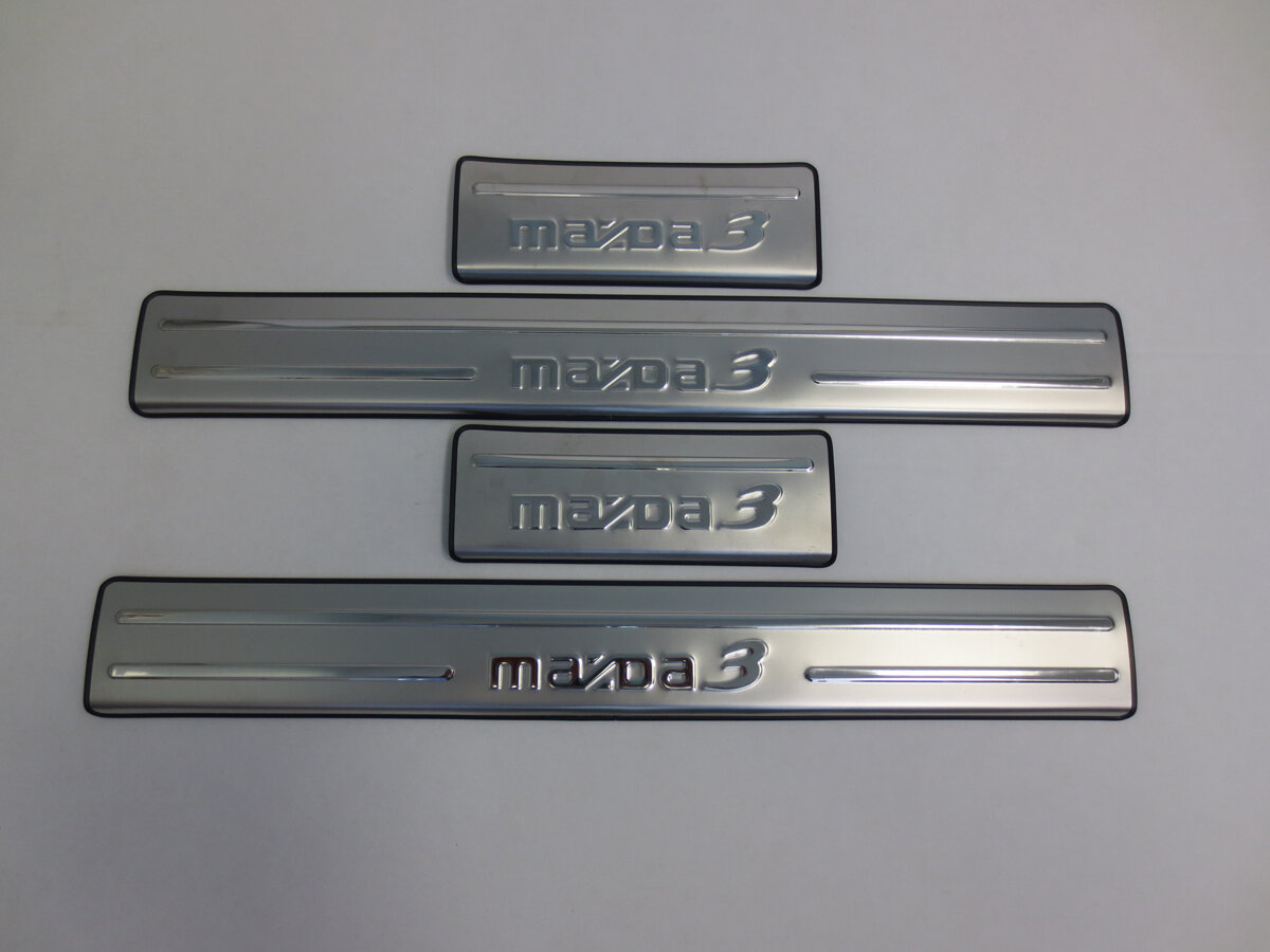 Накладки на пороги Mazda 3 2013-2019