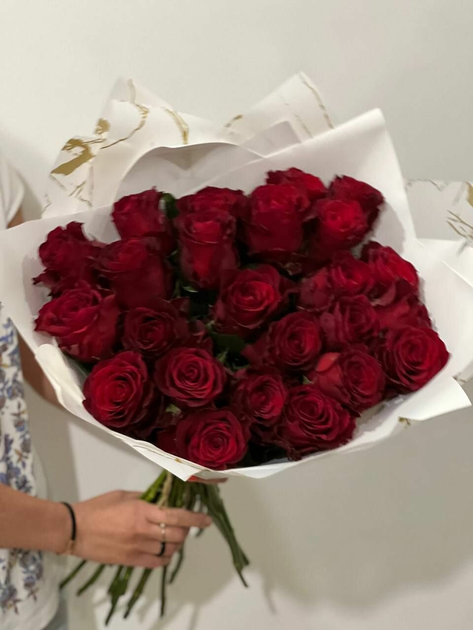 Розы красные 25шт