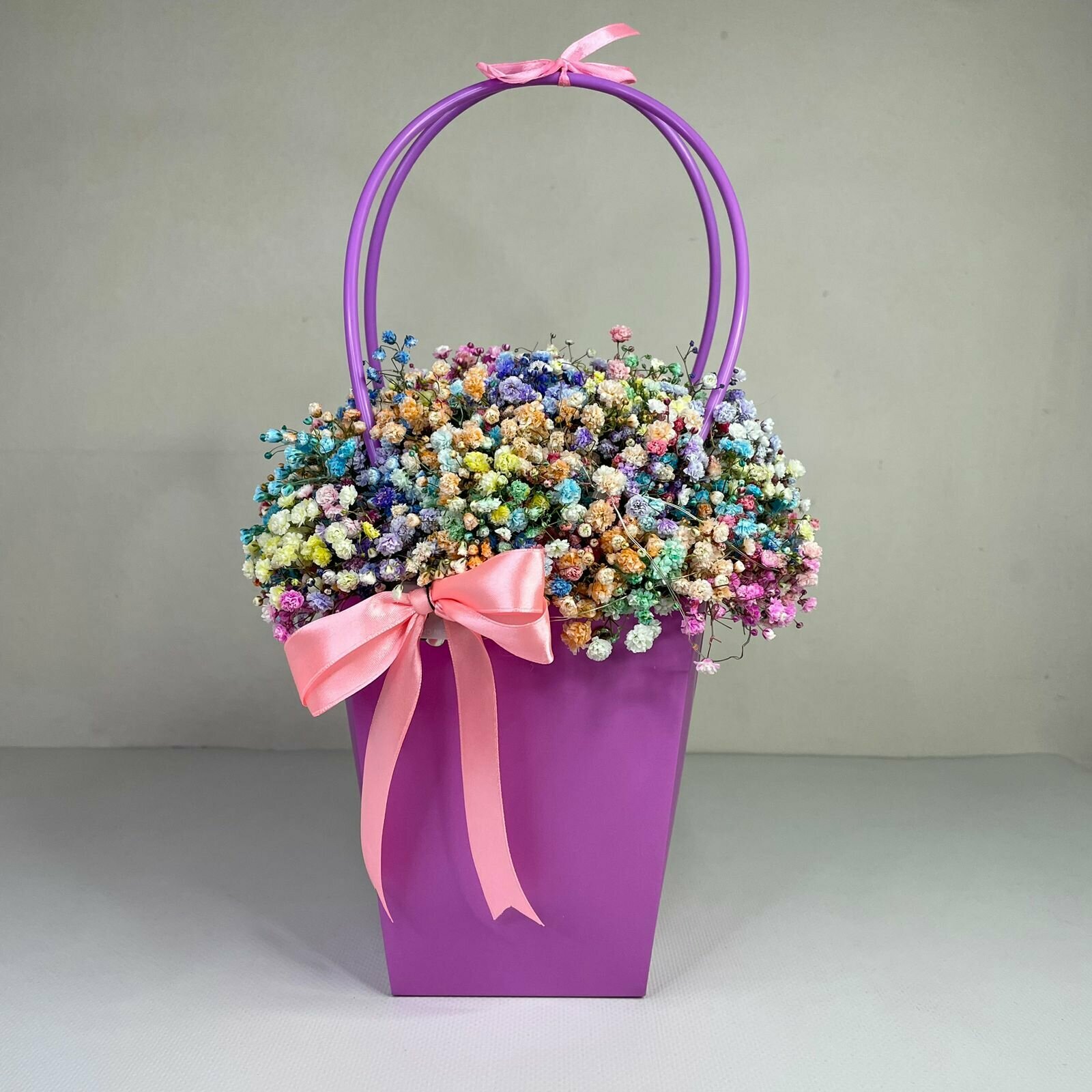 Композиция из гипсофилы с гирляндой Фуксия 2.0