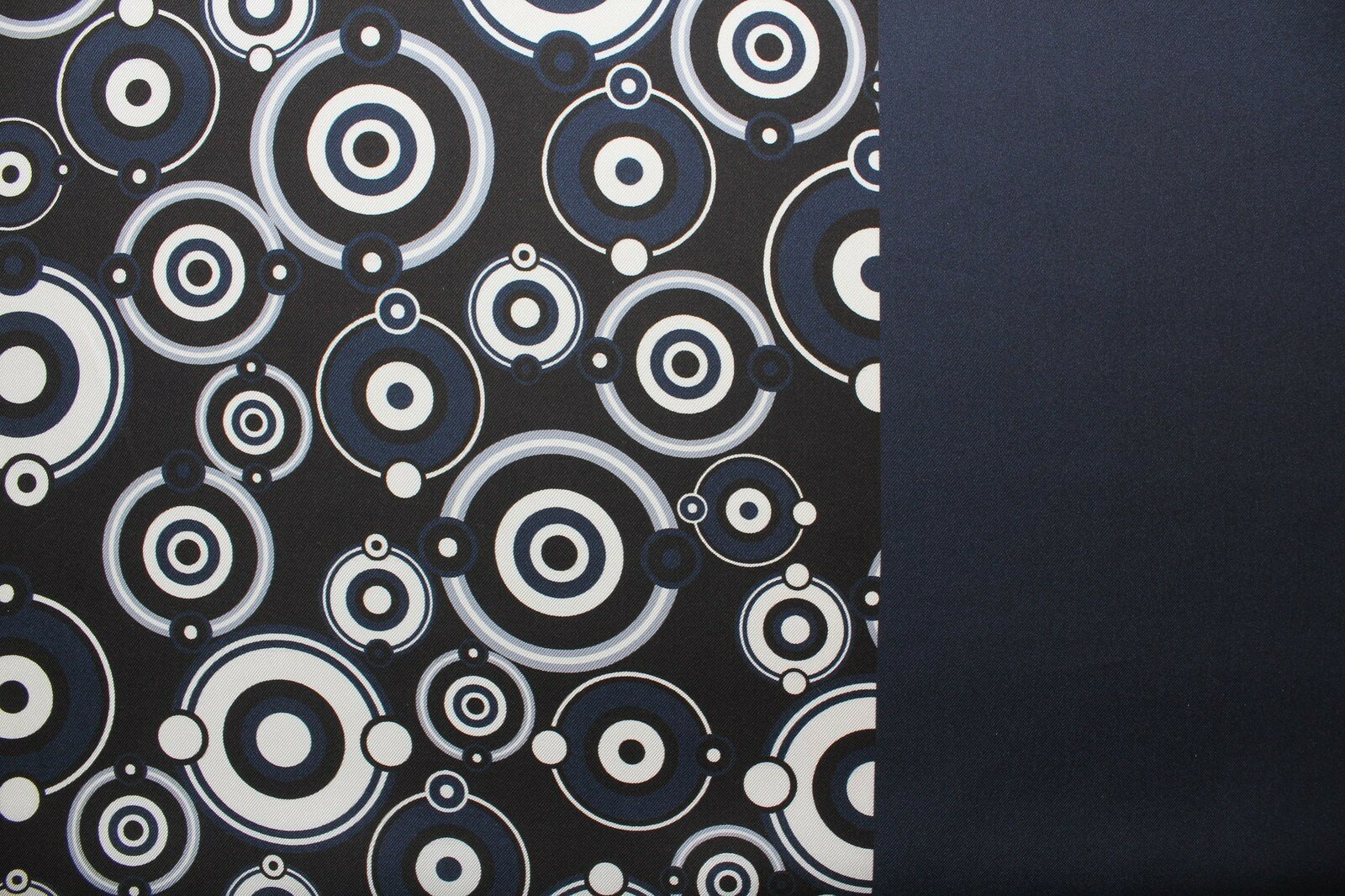 Ткань Шёлк-твил с каймой чёрно-синий с кругами, 140 г/пм, ш136см, 0,5 м
