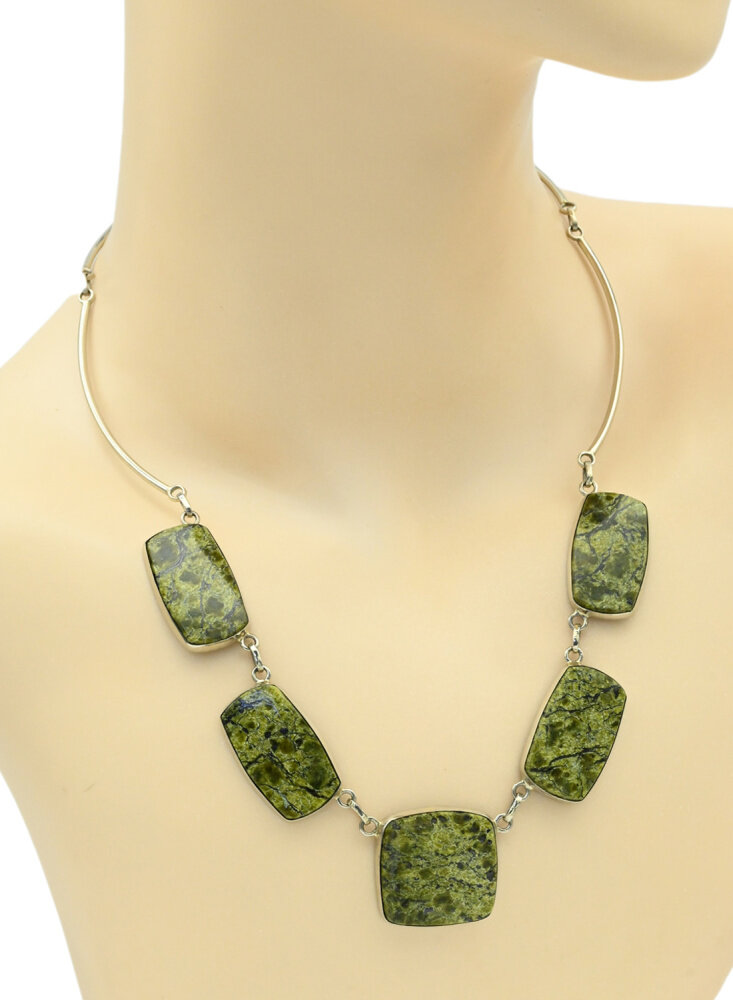 Колье, змеевик