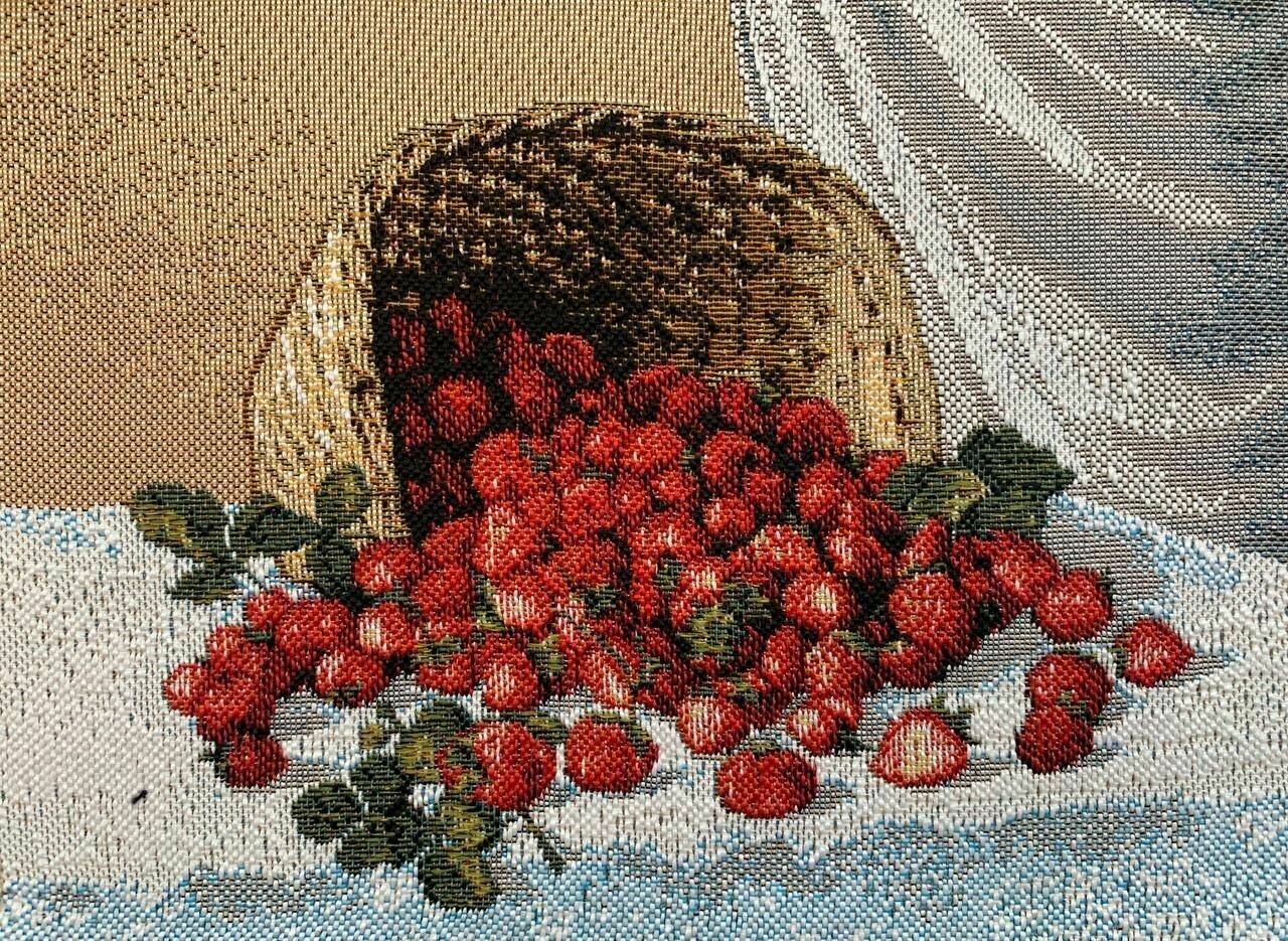 Гобелен, гобелен без рамы 16х23 см / "Корзинка с клубникой"