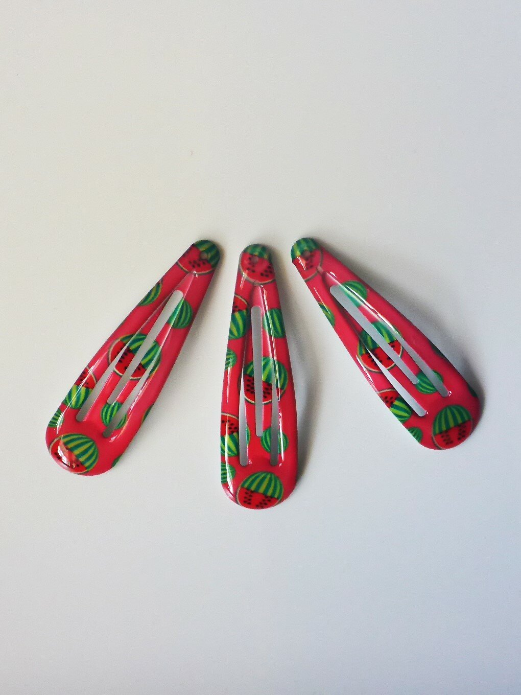 Заколка клик-клак многоцветная аксессуар для укладки волос арбуз на бордовом