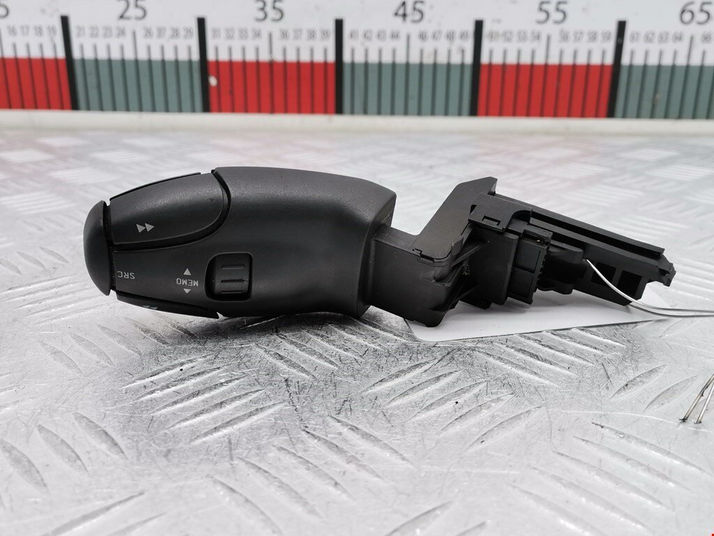 Переключатель подрулевой управления магнитолой Peugeot 206 6242Z7 арт. 2052533
