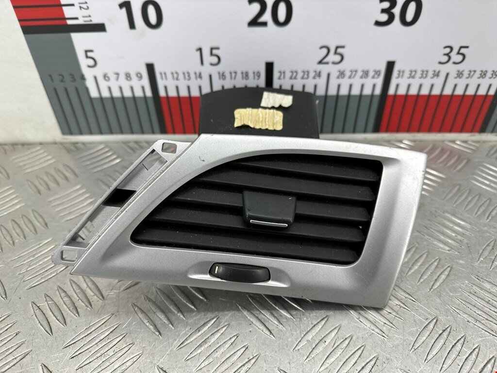 Дефлектор обдува салона Renault Megane 3 арт. 2063698