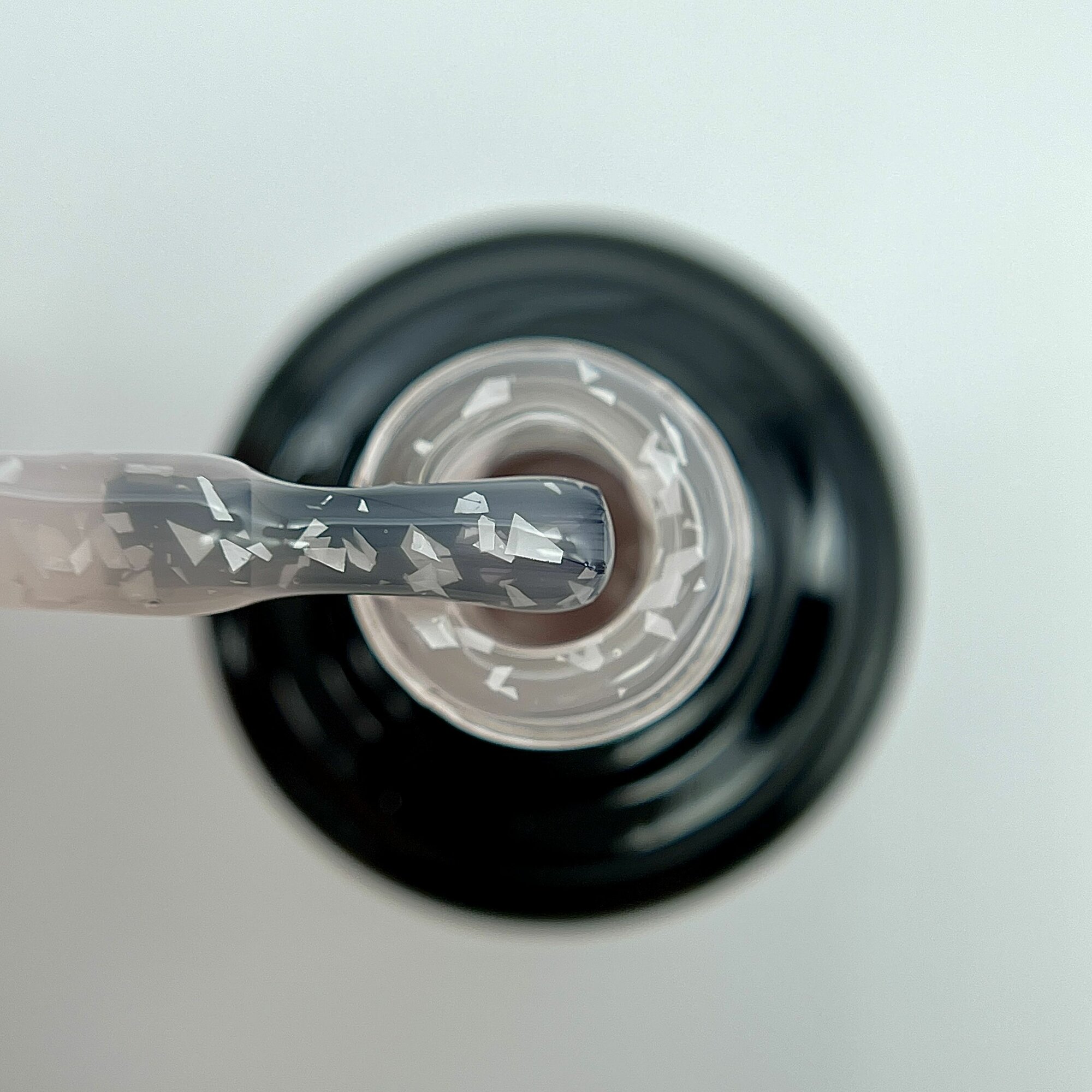 Y.ME Камуфлирующая база Fluffy Base 08 (светло-бежевый), 14мл, с жемчужными хлопьями для маникюра и педикюра, каучуковая, цветная, базовое покрытие для ногтей с хлопушками, основа под гель лак