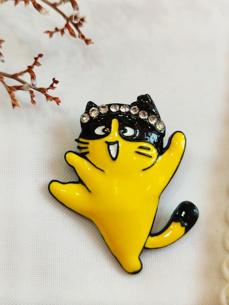 Брошь, стразы, эмаль