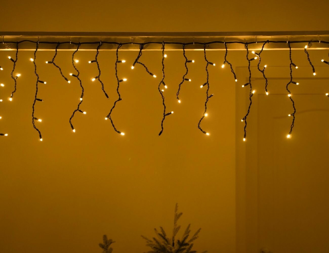 Светодиодная гирлянда Бахрома Profi Rubber 3.1*0.5 м, 120 экстра теплых белых LED ламп, мерцание, черный каучук+ПВХ, соединяемая, IP65, Winter Deco 4080179