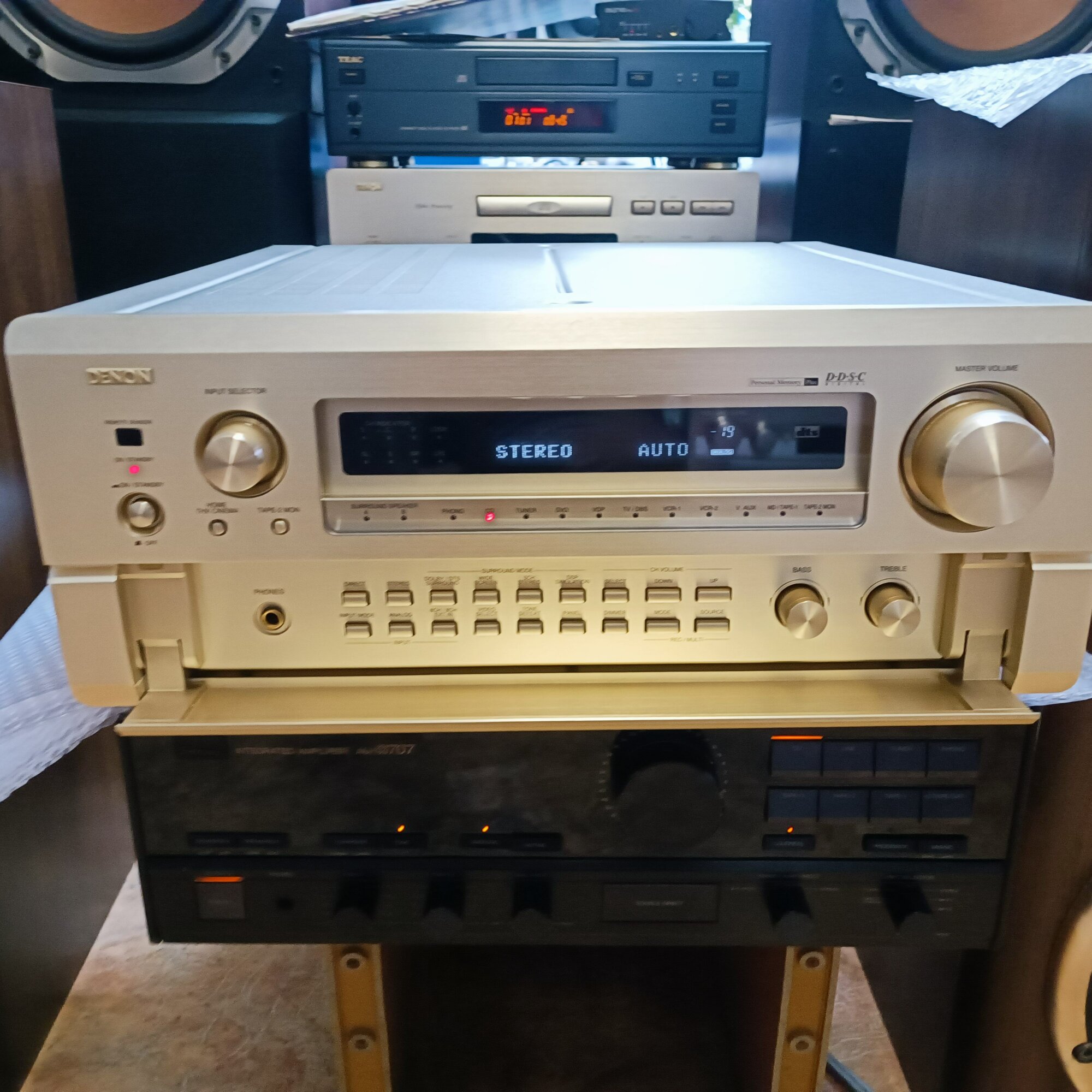 av усилитель объёмного звучания Denon avc a1d