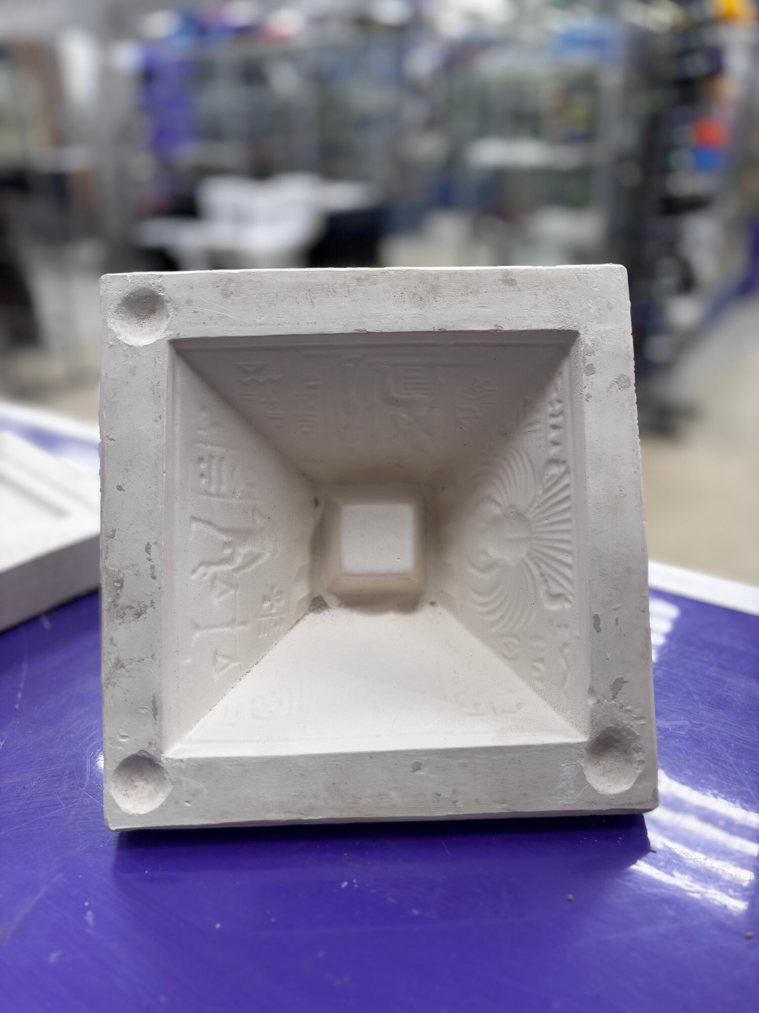 Форма для гипсовых фигур для аромалампы "Пирамида"