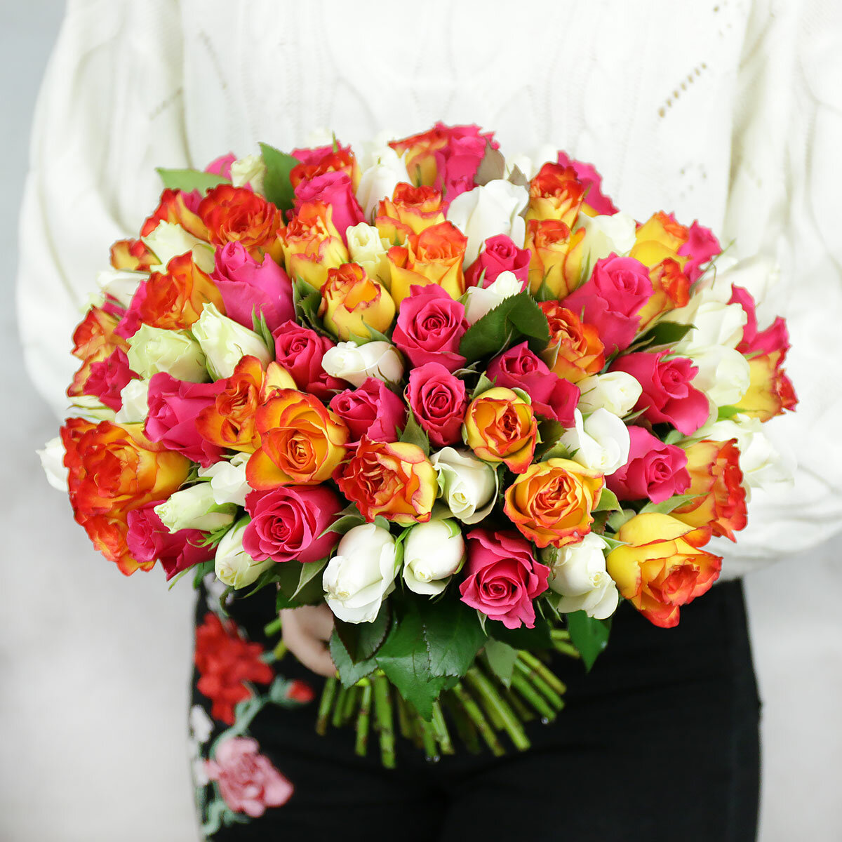 Монобукет Букет Маркет, розы разноцветные, 101 цветок, высота 40см, оформление под ленту