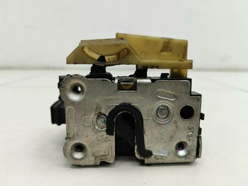 Замок двери передней левой Renault Sandero 2009-2014 кат.номер: 805033901R