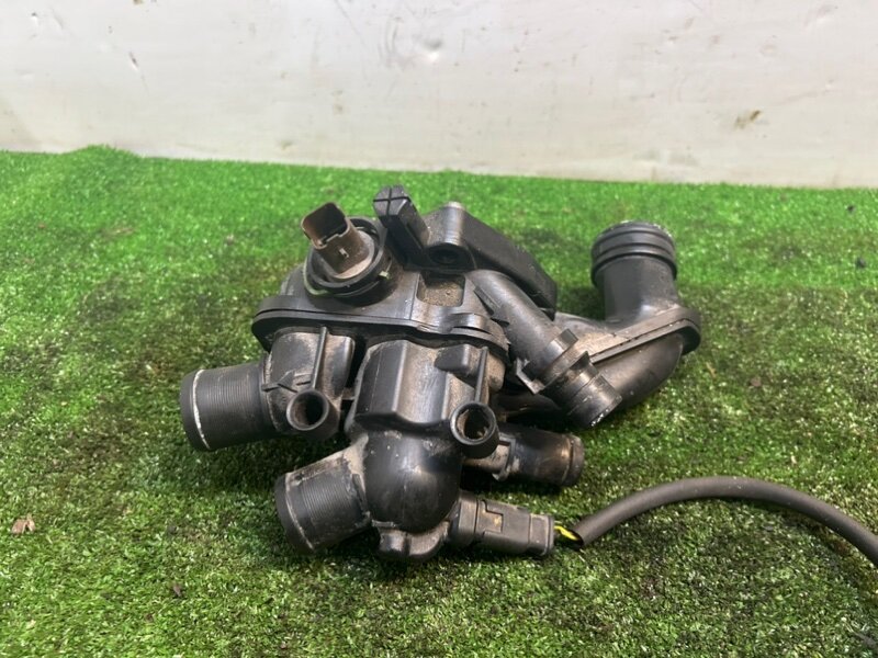 Корпус термостата Peugeot 308 V764558180