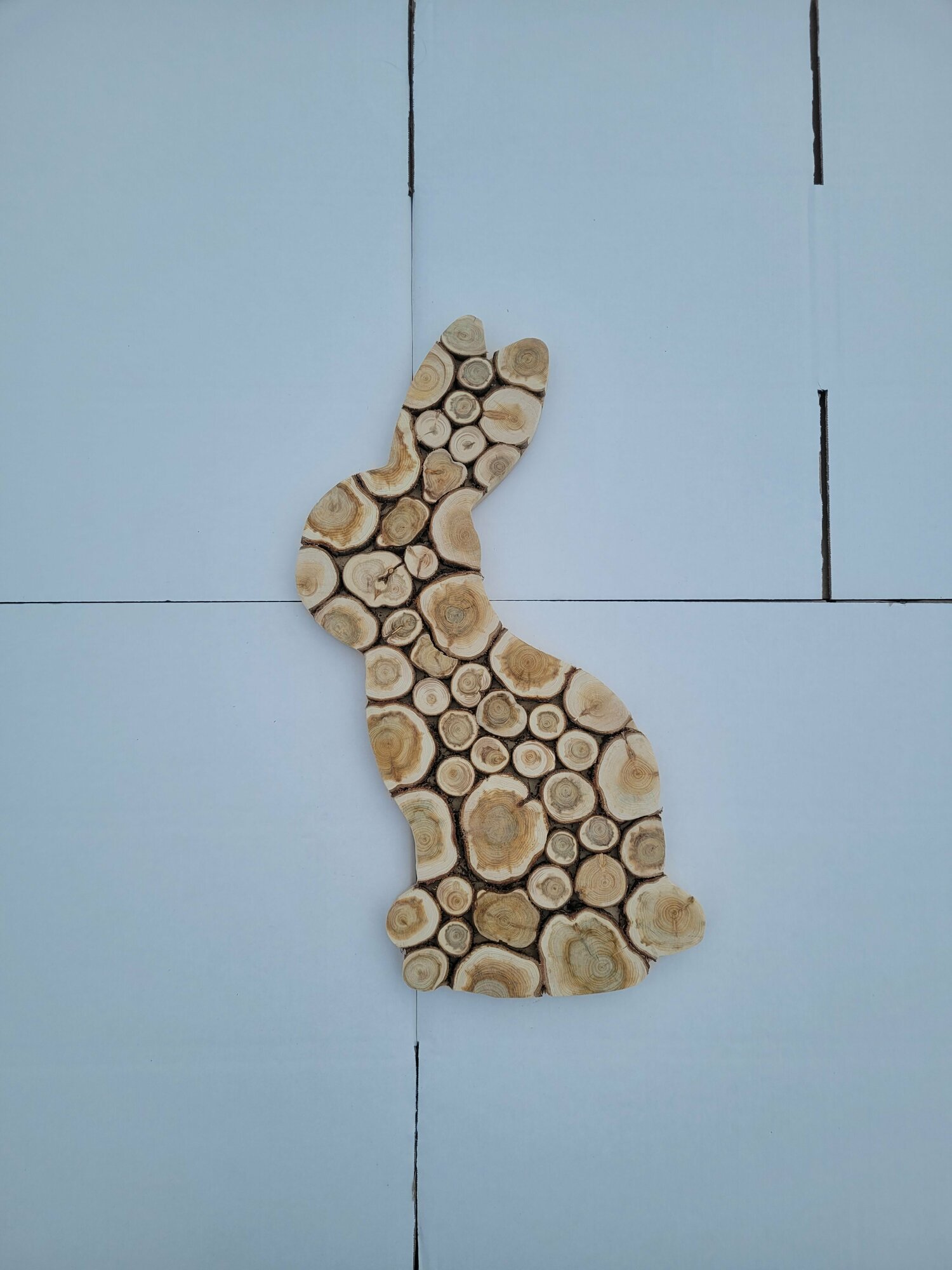 Панно из можжевелового зайца 48х28см, левая сторона