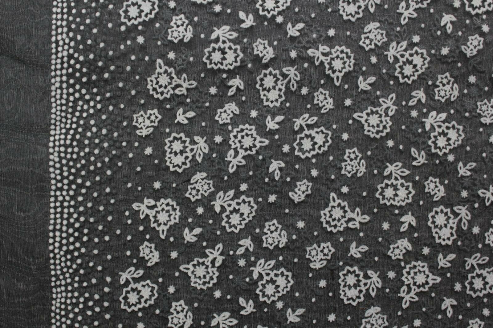 Ткань Шёлковая органза Valentino чёрно-графитовая с бархатистым светло-серым напылением, ш142см, 0,5 м