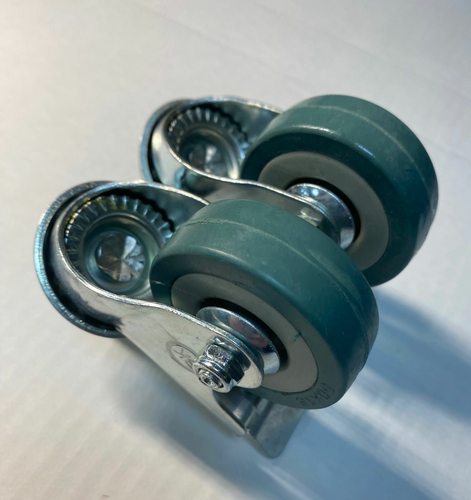 Колесо TvHolder 25-2- SCtgb, с тормозом, 30 кг, внешний диаметр 50 см, цвет серый