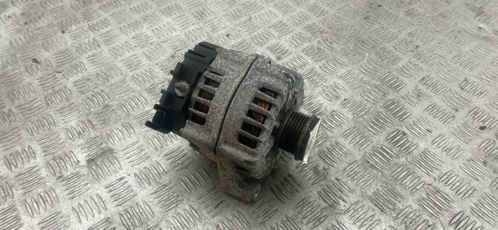 Генератор для BMW 5 F10/F11/GT F07 [рестайлинг] 2.0 OEM 12318507625