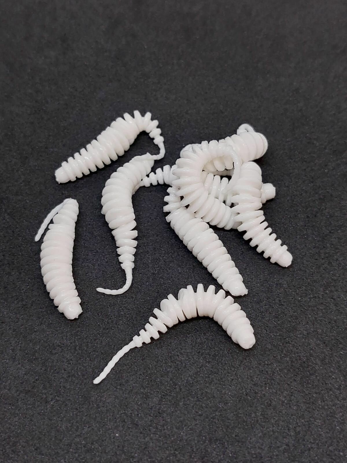 Форелевая силиконовая приманка WORM. Белый