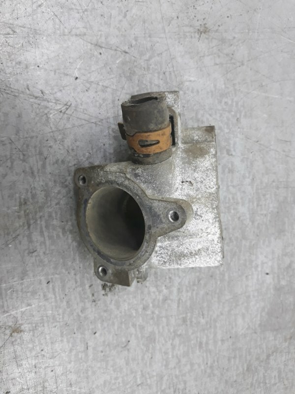 Корпус термостата Renault Sandero 5S K7M812 493155