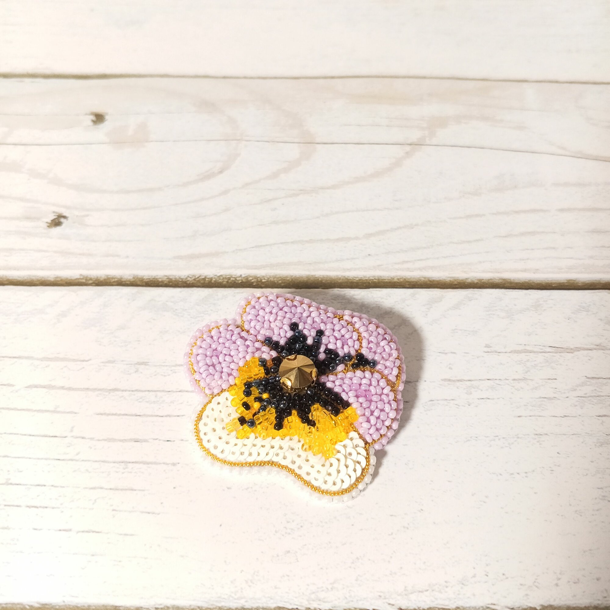 Брошь, кристалл, стразы, бисер