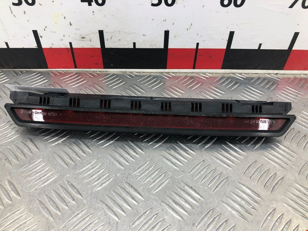 Фонарь дополнительный тормозной (стоп-сигнал) Volkswagen Passat 5 3B5945135 арт. 1526454