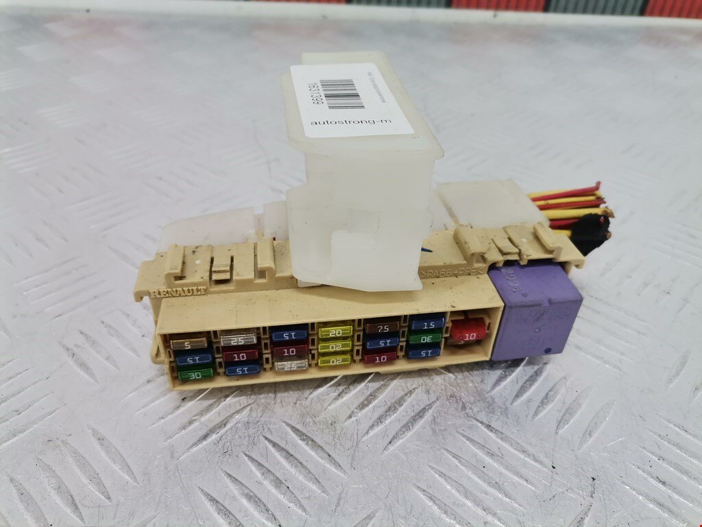 Блок предохранителей Renault Modus 8200241944 арт. 1631399