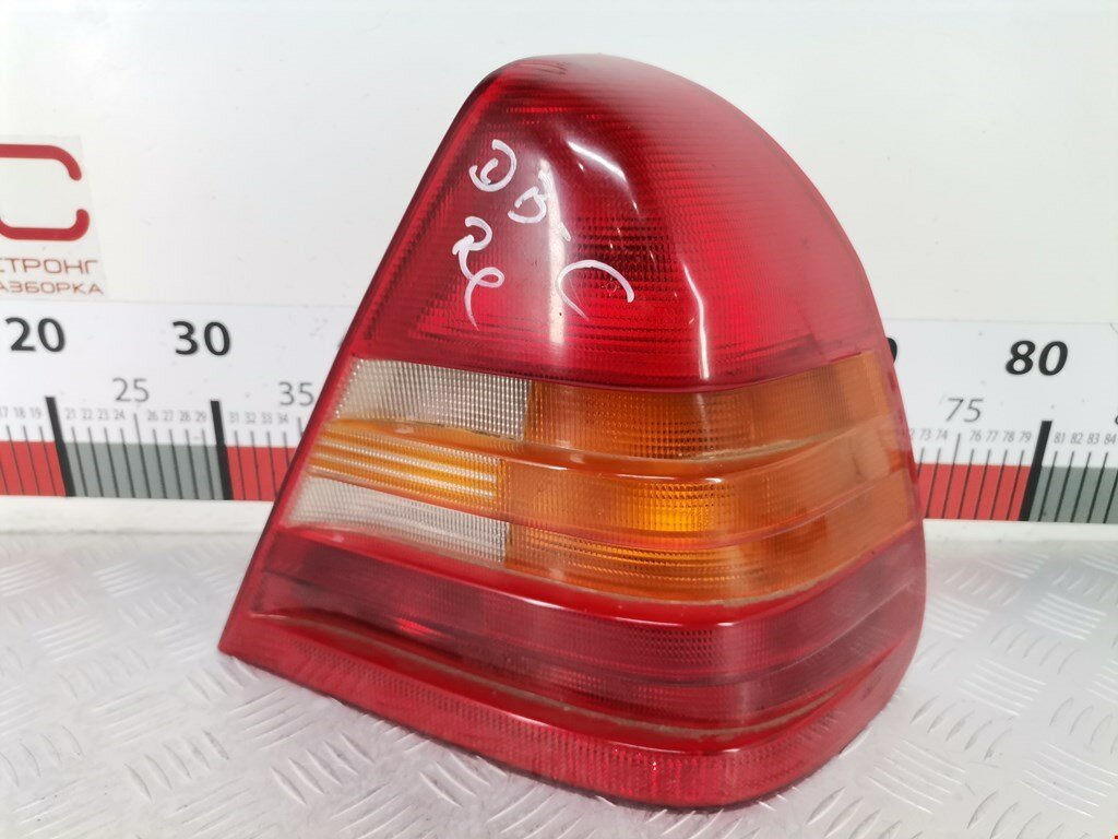Фонарь задний правый Mercedes C-Class (W202) A2028200264 арт. 1597423