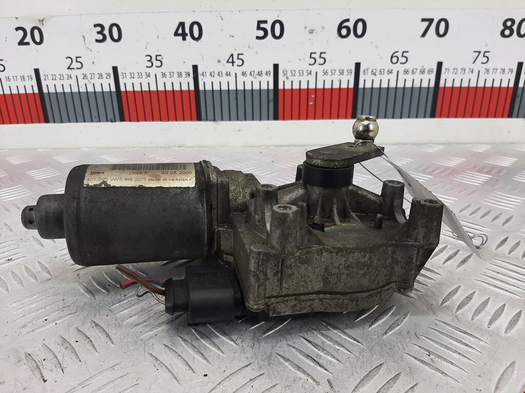 Моторчик стеклоочистителя передний Audi Q7 4L 4L2955119A арт. 1832352