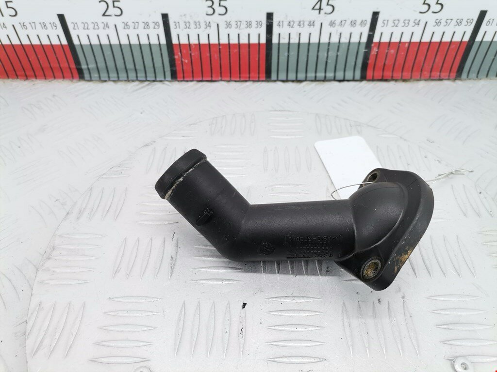 Корпус термостата Volkswagen Golf 4 06A121121C арт. 1745314