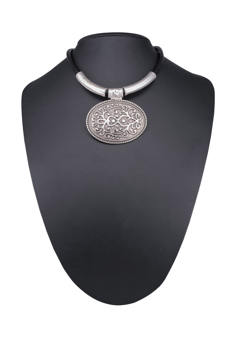 Колье, кожа