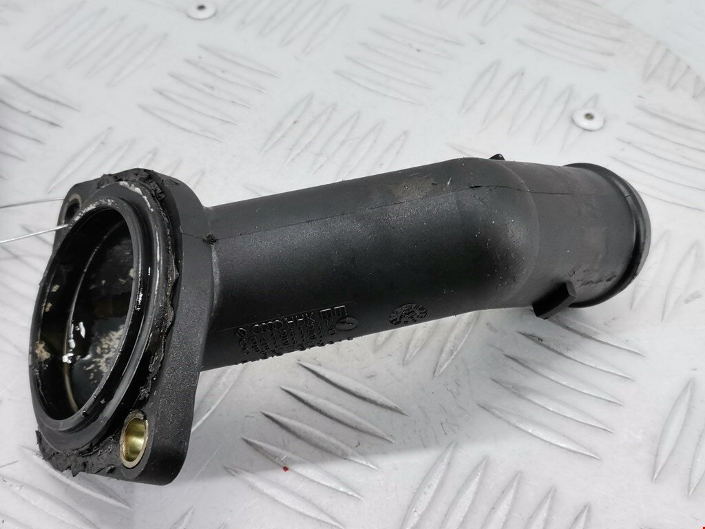 Корпус термостата Volkswagen Golf 4 06A121121C арт. 1582707