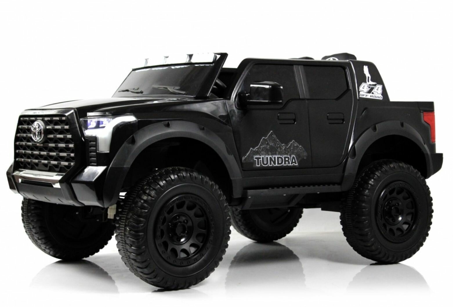 Детский электромобиль RiverToys G444GG 4WD черный с дистанционным управлением, полноприводный