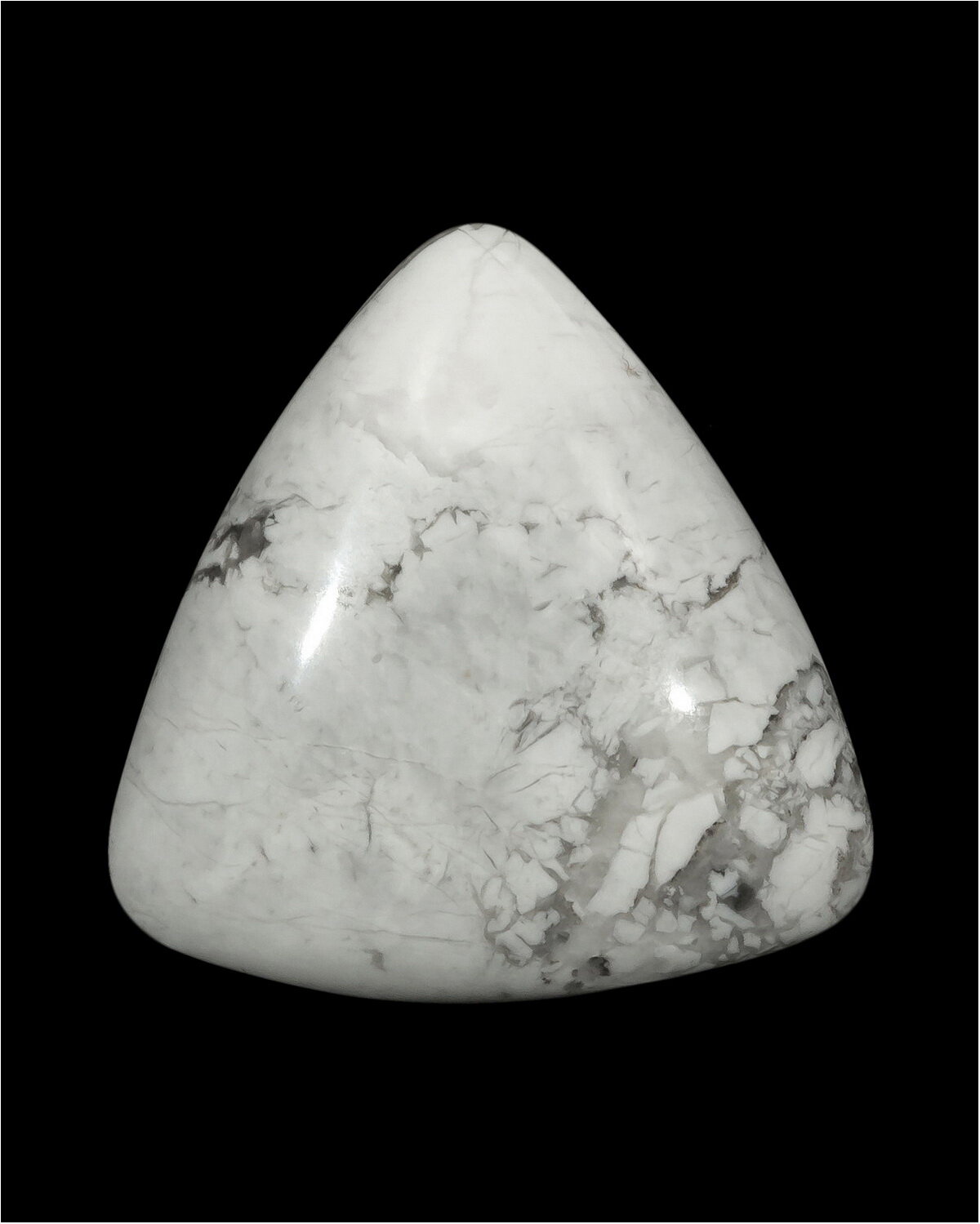 Магнезит, кабошон из минерала, размер: 35х34х7 мм, натуральный камень.