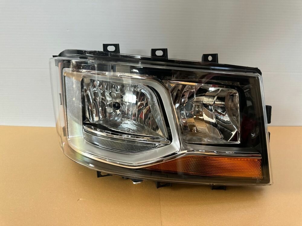 Фара правая галоген с дхо SCANIA 6-ser (ручная регулировка) (скания)