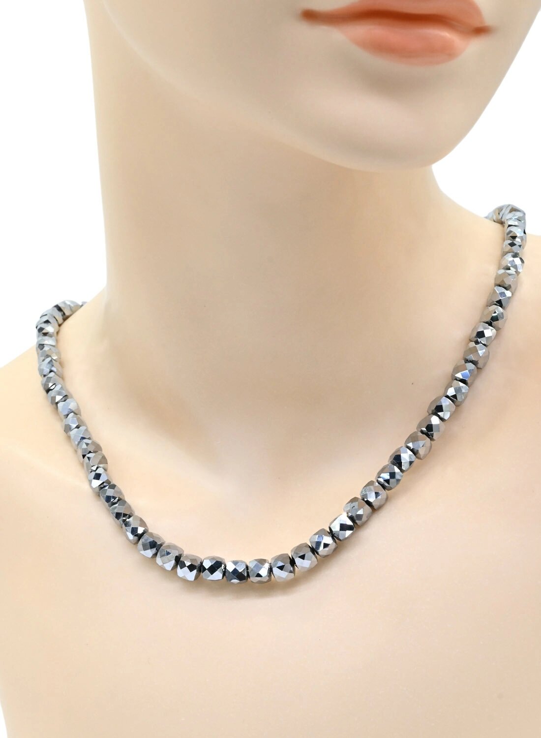 Бусы, циркон