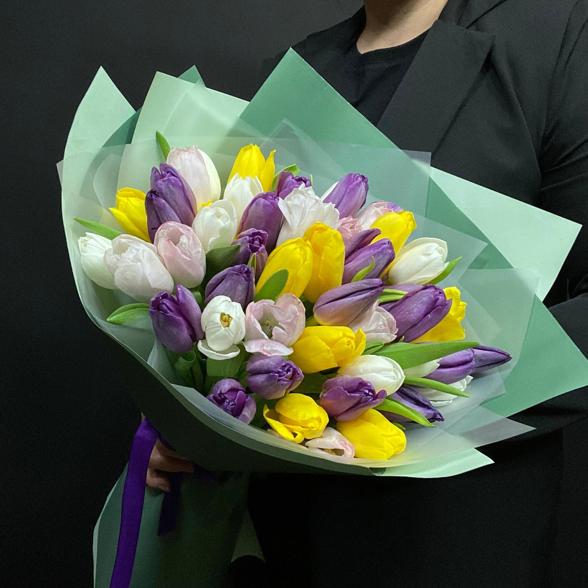 51 тюльпан (51 тюльпан), высота букета 40 см, ширина букета 30 см