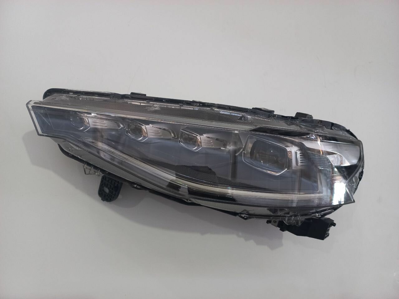 Фара левая (диодная LED) Haval F7 [1.5 16V 7AMT внедорожник 4X2] 4121102XKQ00A