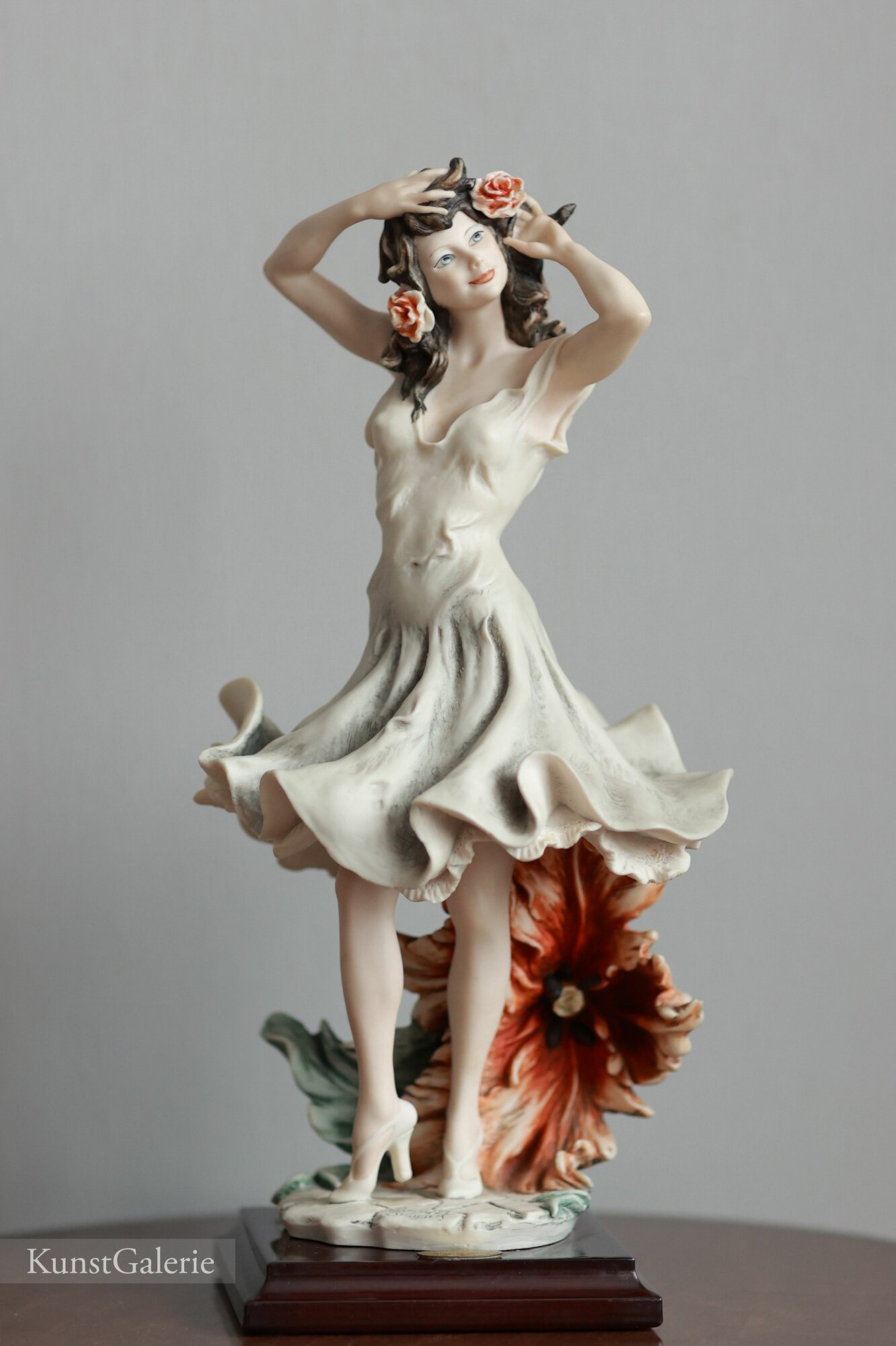 Статуэтка Джузеппе Армани Каподимонте Флоренс - Tulip-Avantgarde 0748C - Giuseppe Armani Capodimonte Florence