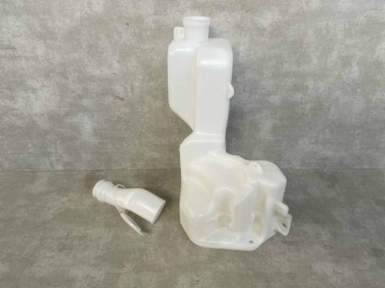 Бачок омывателя лобового стекла вольво ФШ ФМ (Volvo FH FM) белый