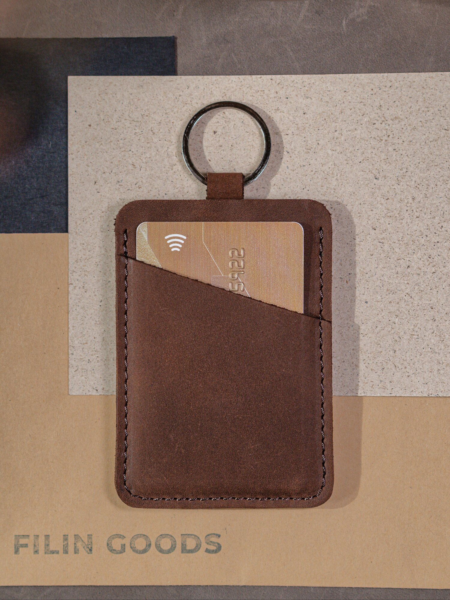Кожаный чехол бейдж для пропуска