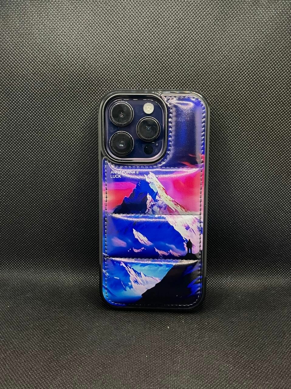 Чехол на iPhone 14 Pro разноцветный