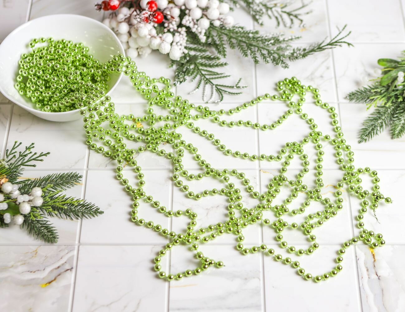 Бусы пластиковые елочный бисер, цвет: зелёный луговой, 8 мм, 10 м, Kaemingk 000578
