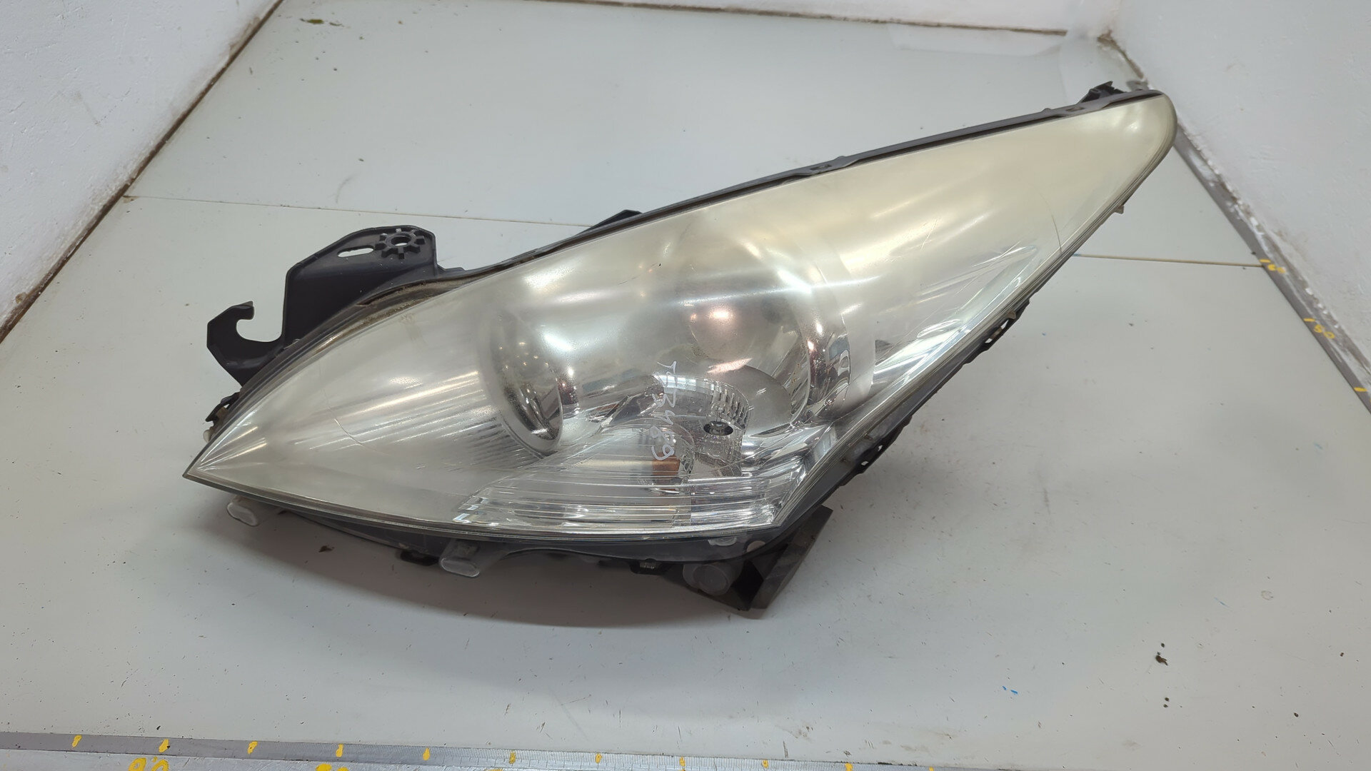 Фара (передняя) левая Peugeot 5008 Б/У